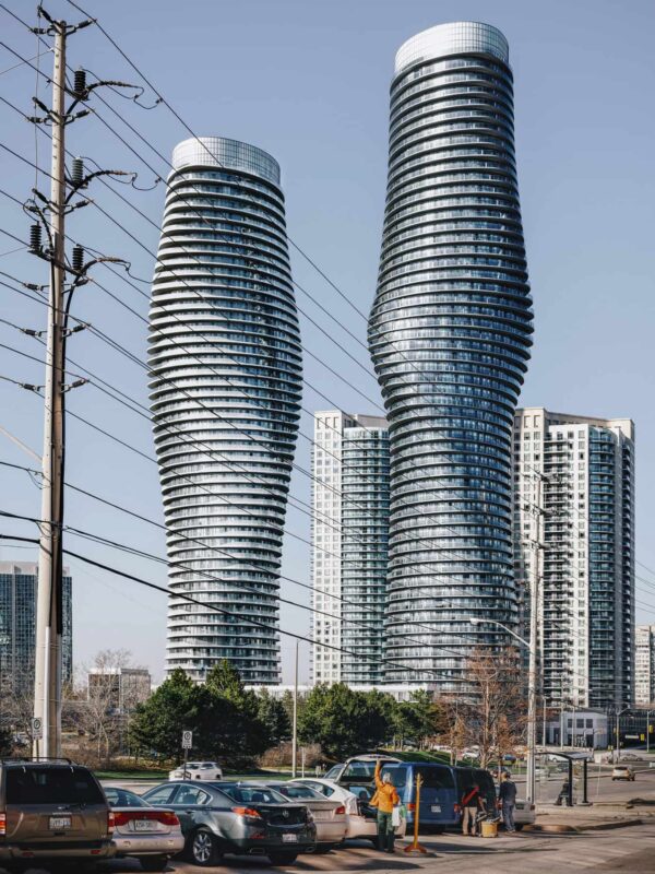 Absolute Towers: Desafíando la Gravedad en Canadá. - adit